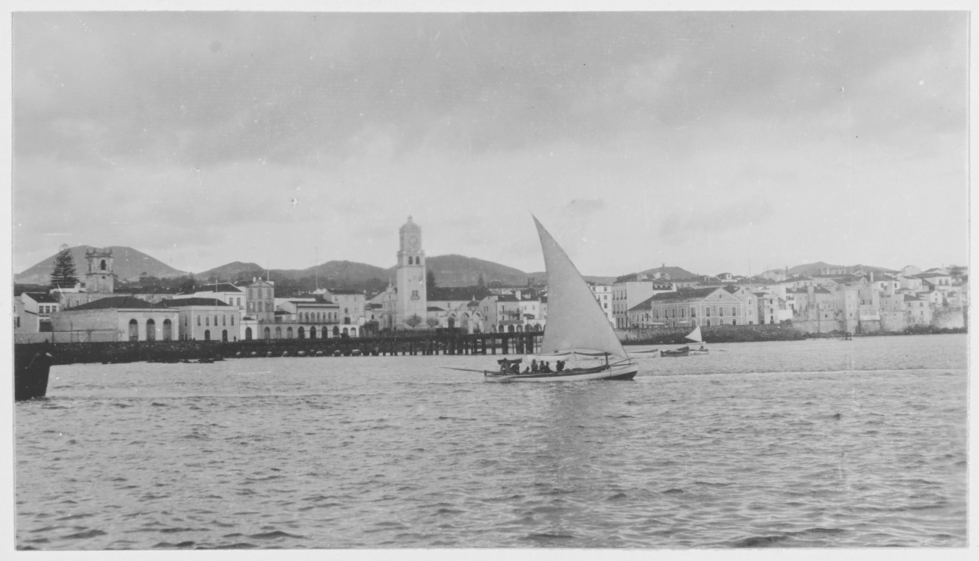 The Azores in World War II – Filamentos (artes e letras)