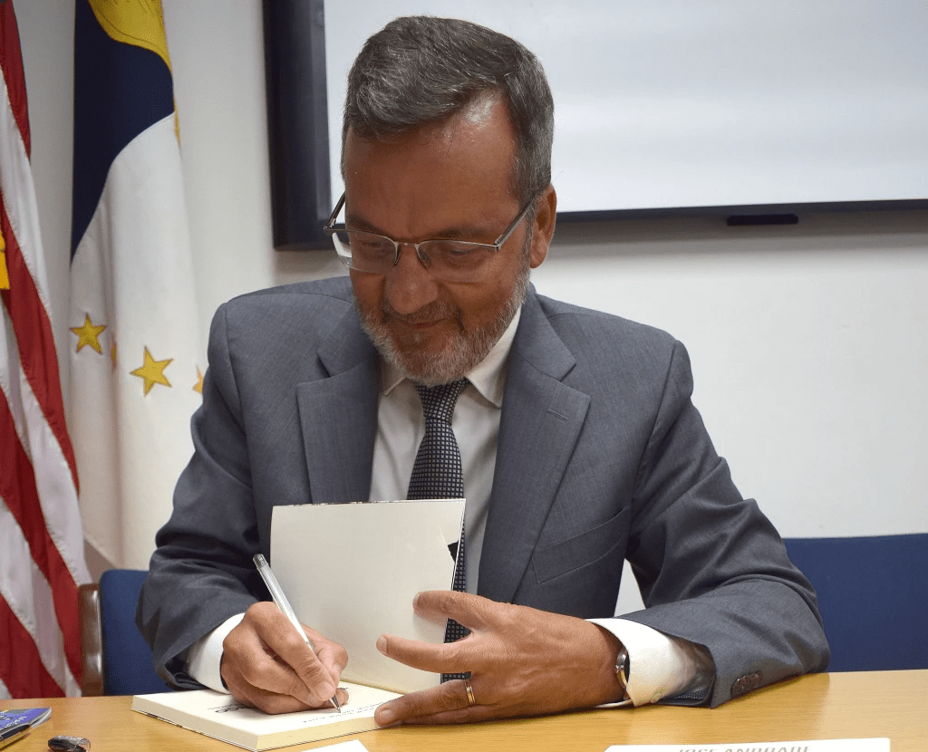 The tenth Island by José Andrade – Filamentos (artes e letras)